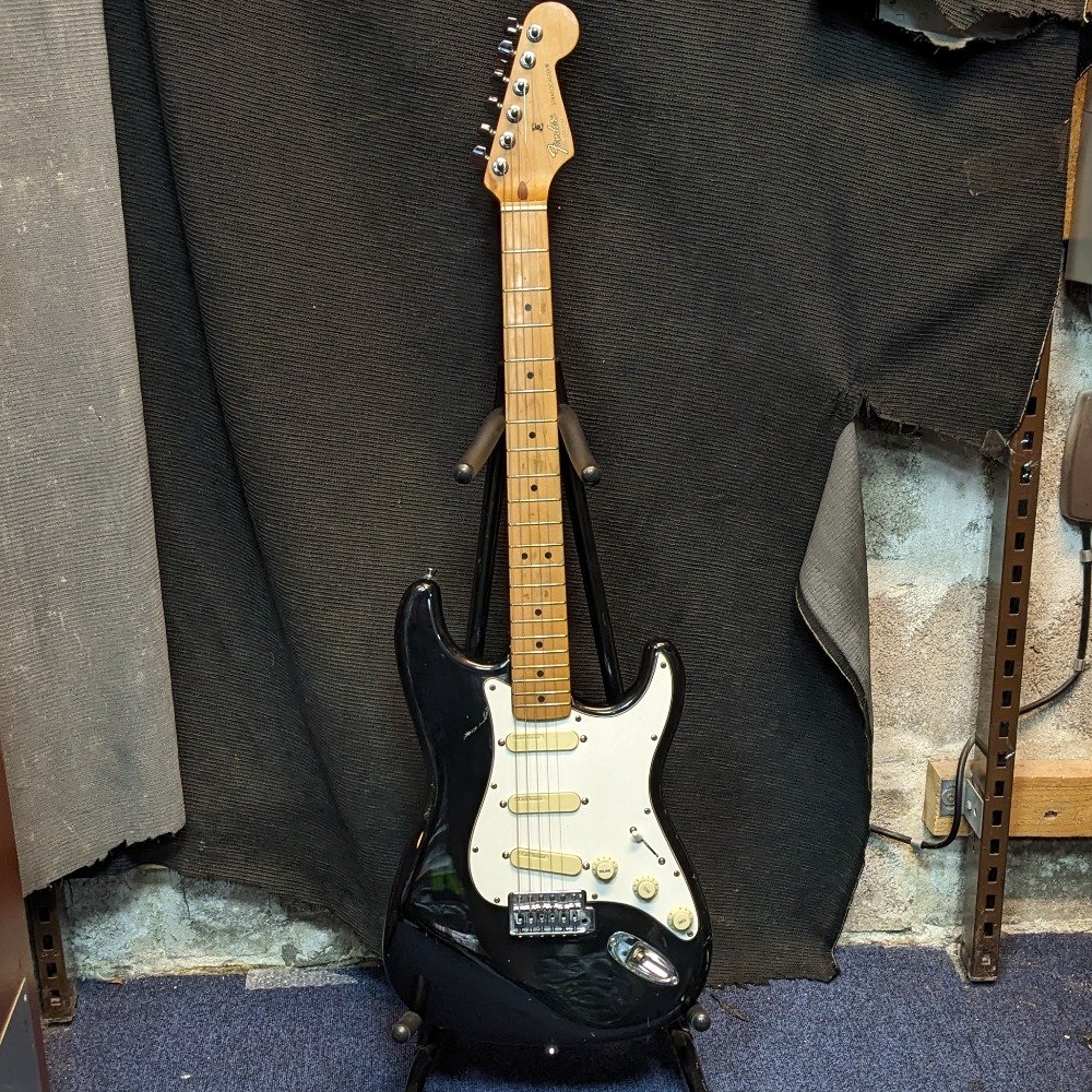 Fender Stratocaster - Own4Less